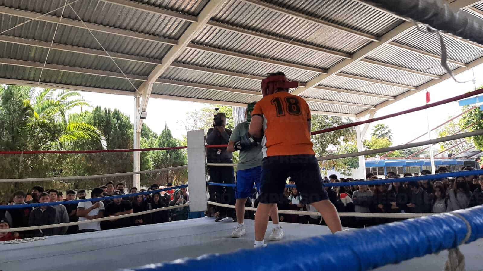 Llevan taller de box a estudiantes del Cbtis 132